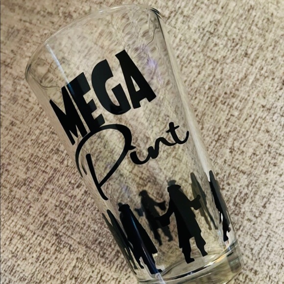 Dining | Mega Pint Jack Sparrow Beer Pub Style Glass Happy Hour Anytime ...